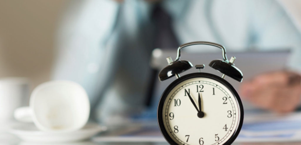 Clock on desk | TimeMD.com