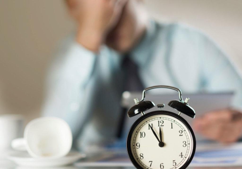 Clock on desk | TimeMD.com